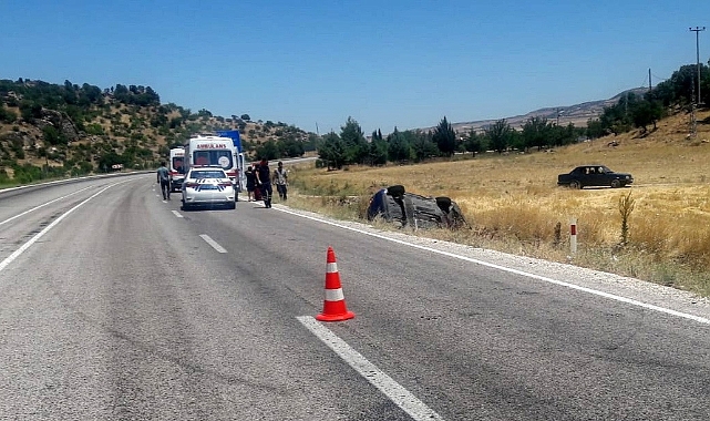 Direksiyon hakimiyetini kaybetti, şarampole yuvarlandı - ASAYİŞ ... Direksiyon hakimiyetini kaybetti, şarampole yuvarlandı - ASAYİŞ ...